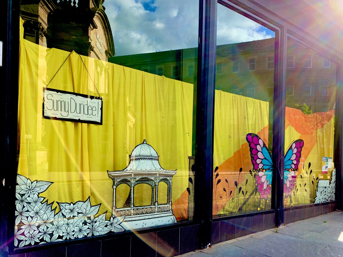 Dundee Windows Project – Sending Smiles From Sunny Dundee! – WhimSicAL LusH